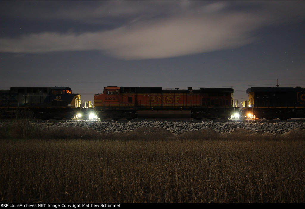 BNSF 5525 - In The Dark